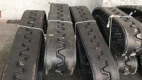 China Infrastructure Rubber Tracks Asphalt Paver Parts With 53 Links for sale