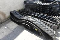 China 300mm Wide Excavator Rubber Tracks Jointless For Ditch for sale