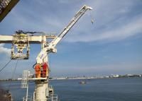 China 2.5T 22M Folding Boom Marine Crane High Reliability Offshore Shipboard Crane for sale