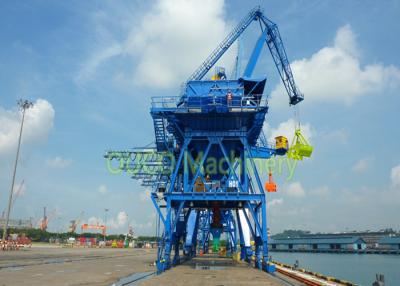 China OUCO Eco Hopper Rail Mounted Mobile Hopper Dust Proof Port Hopper 150-200 t/h for sale
