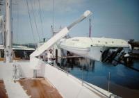 China 1T 4M Telescopic Boom Yacht Crane CCS ABS BV Certified Small Boat Lifting Crane for sale