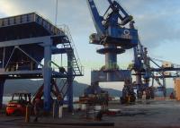 China Port Truck Loading Hopper Rail Mounted High Working Efficiency Steel Construction for sale