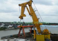 China Offshore Hydraulic Telescopic Knuckle Boom Marine Deck Crane 0.5t to 150t for sale