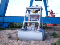 China Q345B Steel Wireless Remote Control Clamshell Grab Bucket 4CBM for sale