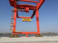 China Longmen Variation Bridge Gantry Rail Crane At The Port For Loading And Unloading for sale