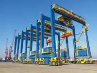 China Sturdy Lucheng Steel Rail Mounted Gantry Crane For Sale 0-50m With Customizable Tonnage for sale