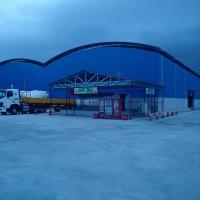 China Industrial Steel Prefabricated Warehouse Building - 70m Span, 50-Year Lifespan, $40-75/sqm Cost for sale