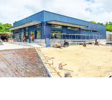 China Prefab Steel Warehouse Cold Resistant High Snow Load Capacity Q355 H Beam 80kmh Wind for sale