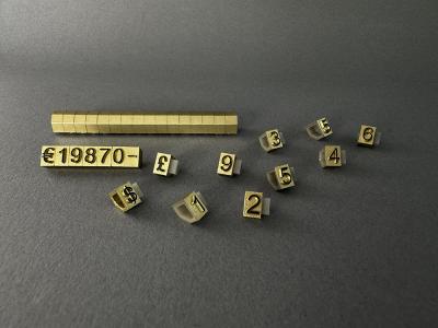 China 6x4mm Jewellery Display Price Digital Cube For Retail Shop Display Customizable for sale