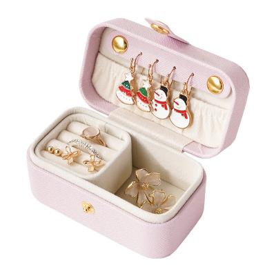 China Portable Pearlescent Mauve Pink Jewelry Organizer Box for Travel Convenience in PU Material for sale