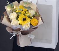 China ODM Artificial Faux Sunflower Bouquet Arrangements For Bridal Valentine'S Day for sale