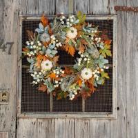 China Autumn Artificial Floral Wreath Maple Leaf Pumpkin Garland For Thanksgiving for sale