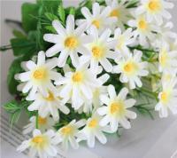 China Small Chrysanthemum Artificial Plastic Flowers Arrangement Wild Daisy for sale
