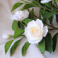China Silk Gardenia Fake Holiday Flowers Arrangements Custom for sale
