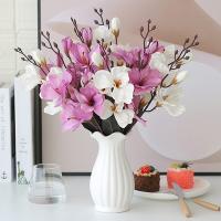 China OEM Silk Artificial Magnolia Flower Arrangement For Office Furnishings for sale