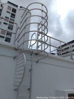 China Marine Grade Stainless Steel Fixed Vertical Safety Access Ladder with Protective Safety Cage and Foldable Rest Platform for Ships and Offshore Applications for sale