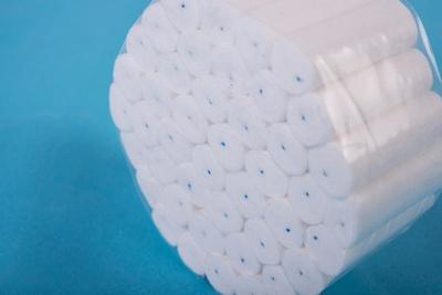 China Absorbent Medical Disposable Supplies Material Cotton Dental Cotton Roll for sale