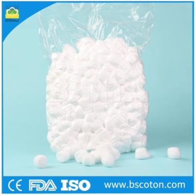 China Medical Disposable Cotton Wool Balls 0.2g-9g Sizes High Absorbency 100% Pure Cotton for sale