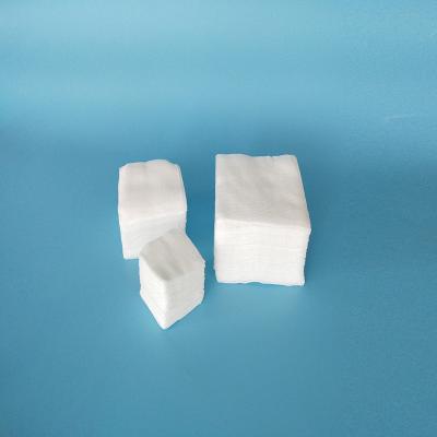 China Disposable Sterile Medical Swabs 10×10cm & 20×20cm Sizes with 8-32 Ply Cotton Gauze Pads for sale