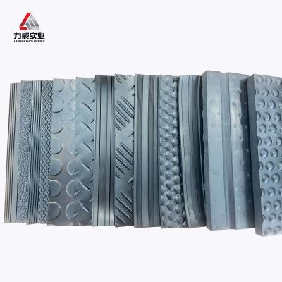 China Molded Smooth Rubber Sheet 20mm 25mm Thick - Oil & Abrasion Resistant with 200-450% Elongation for sale