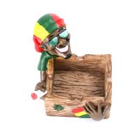 China Handmade Resin Ashtray 7.5x7x9cm with Cover Durable Novelty Smoking Accessory for sale