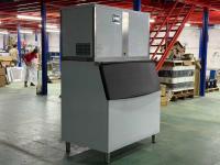 China 400LB Commercial Water Cooled Ice Machine Stainless Steel Ice Cube Maker 200KG/24H High Efficiency for sale