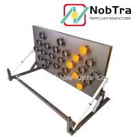 China Portable Wireless LED Arrow Board with 25 Lamps, 1000m Visibility, and Solar/Battery Power for Traffic Management for sale