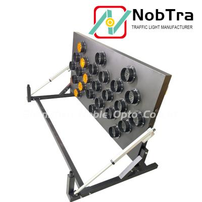 China Portable Wireless LED Arrow Board with 25 Lamps, 1000m Visibility, and Solar/Battery Power for Traffic Management for sale