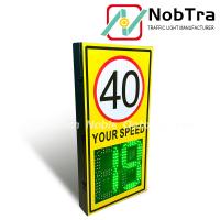 China Pole Or Trailer Mount Solar Powered Radar Speed Signs with W Waveform Detects Moving Vehicles and 140 Pcs LED Quantities for sale