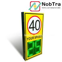 China Pole Or Trailer Mount Solar Powered Radar Speed Signs with W Waveform Detects Moving Vehicles and 140 Pcs LED Quantities for sale