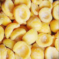 China Sinocharm BRC-A 4-Star Product 1/2 Halve Cut IQF Peaches Half Wholesale Price 10kg Bulk Frozen Yellow Peach for Juice Drink for sale