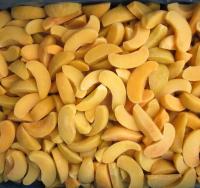 China Sinocharm BRC-A 4-Star Product 1/2 Halve Cut IQF Peaches Half Wholesale Price 10kg Bulk Frozen Yellow Peach for Juice Drink for sale