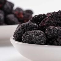China Sinocharm HACCP New Season Premium Organic Brix 10-11 Frozen Fruits Wholesale Price IQF Frozen Whole Mulberry for Jam for sale