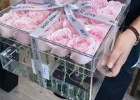 China Square Waterproof Acrylic Flower Box With Lid For Packing Environmentally Friendly for sale