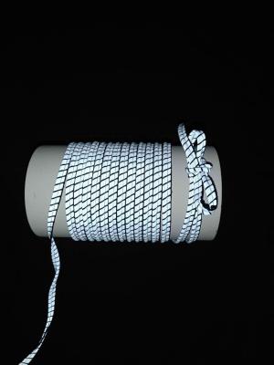 China 1.3cm Width 100% Polyester Reflective Piping with 400cd Brightness - ENISO 20471 & ANSI Certified High Visibility Safety Cord for sale