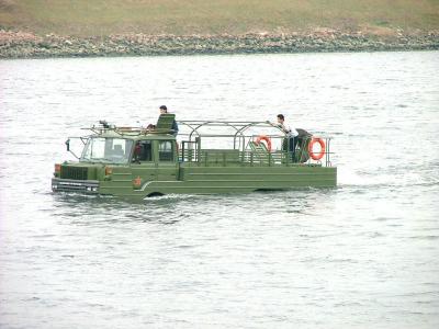 China RHD Dongfeng EQ2102 Amphibious vehicle,6x6 Duck Boat,Dongfeng 6x6 Camions for sale