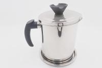 China 1.6L New design oil strainer pot with lid and base stainless steel kitchen oil kettle with handle for sale