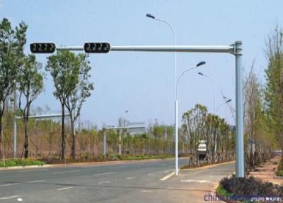 China 6.5M Traffic Light Pole Durable Single Arm Outdoor Light Pole With Anchor Bolts for sale