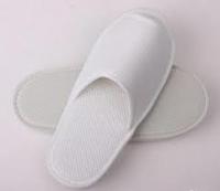China Comfortable Disposable Hotel Slippers Carton Personalized Disposable Bathroom Slippers for sale