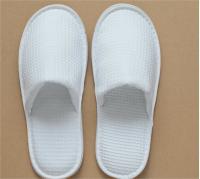 China Comfortable Disposable Hotel Slippers Carton Personalized Disposable Bathroom Slippers for sale