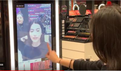 China Digital Touchscreen Interactive Store Displays Advertisement Video For Shopping for sale