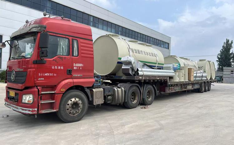 PP equipment and auxiliary assemblies secured on a transport vehicle