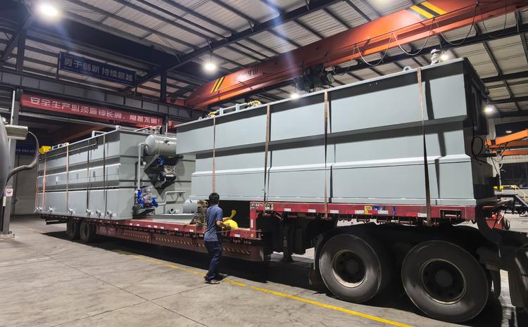 Dissolved air flotation equipment prepared for industrial wastewater delivery