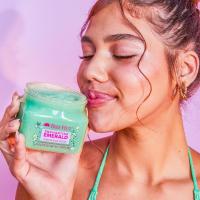 China Enchanting Emerald Tree Hut Shea Sugar Scrub Body Exfoliator For Sensitive Skin for sale