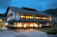 China Modern Prefabricated Steel Villa 5460x3640mm with 8-Grade Earthquake Resistance and B2-A1 Fireproof Rating for sale