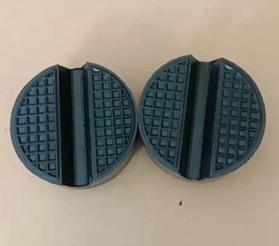 China ISO9001 Certified Black Rubber Car Jacking Pad with Shock Absorber and Car Paint Protection for sale