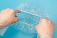 China Latex-Free Elastic Disposable PE Plastic Shower Cap For Hotel/Factory/Home for sale