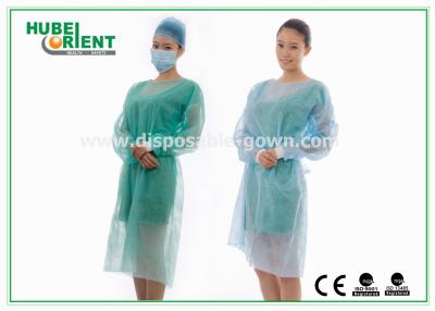 China Non Irritating PP PE Disposable Medical Isolation Gown With Elastic Wrist for sale