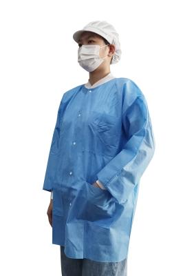 China Breathable Disposable SMS Lab Coat With Pocket For workshop/factory/food processing for sale