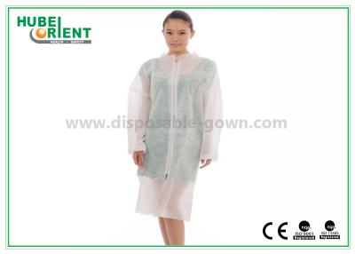China ISO9001 40gsm Nonwoven Disposable Laboratory Coats for sale